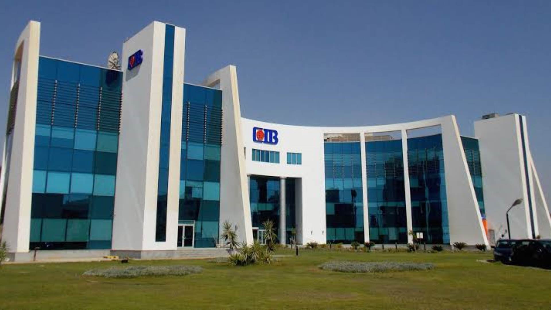 FirstBank | بطاقة Gold الائتمانية من البنك التجاري الدولي.. «تفاصيل وشروط»