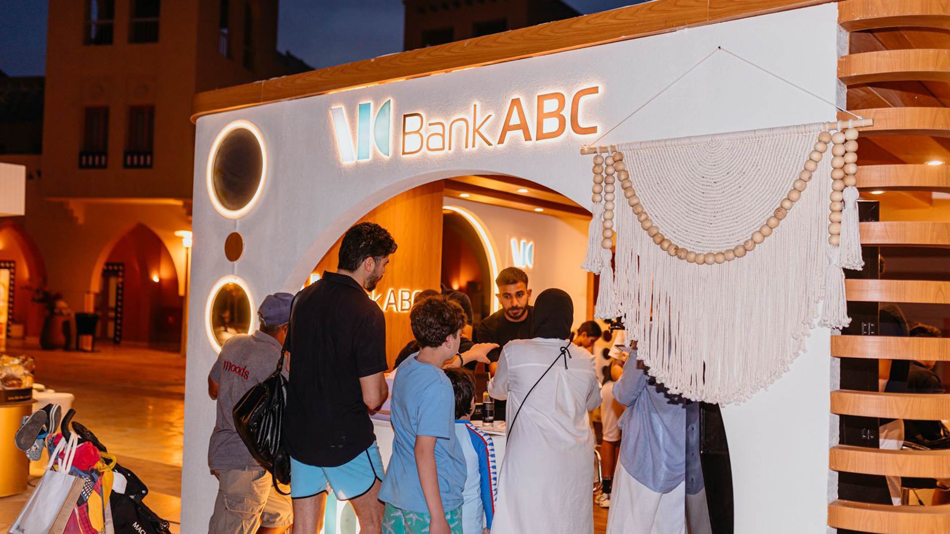 FirstBank | بنك «ABC» يحتفل مع عملائه بأعياد الربيع في الجونه